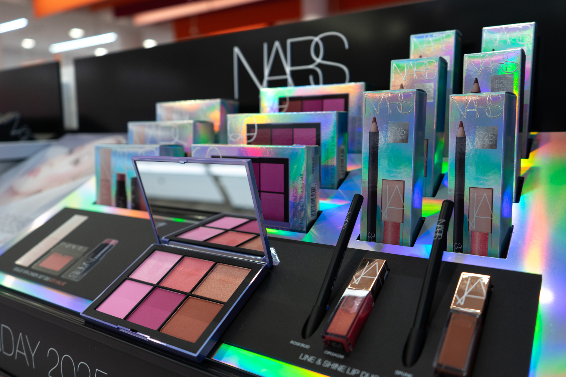 Holiday Visual Merchandising Trends 2025: Where Creativity, Responsibility & Retail Precision ...