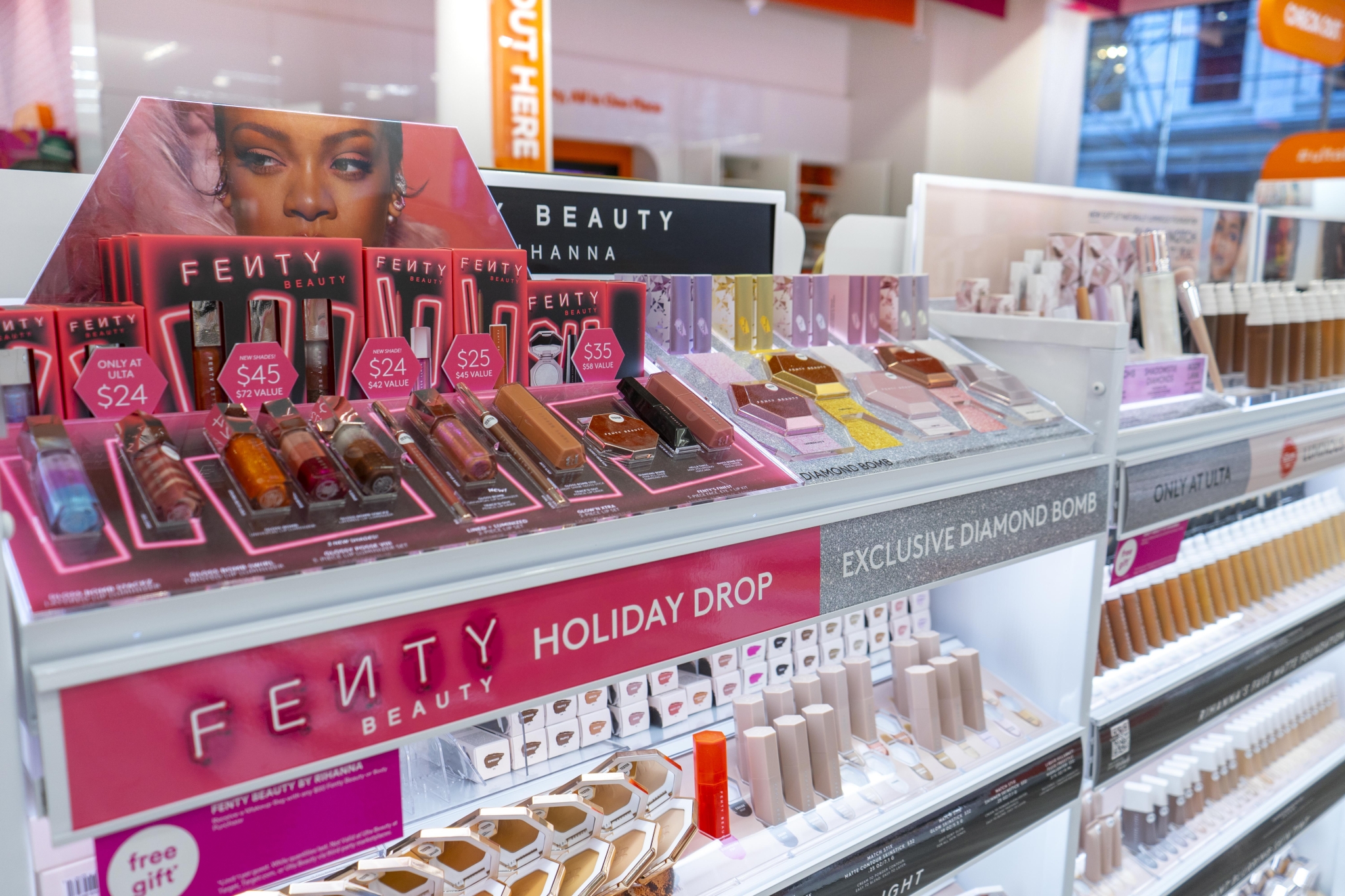 Holiday Visual Merchandising Trends 2025: Where Creativity ...
